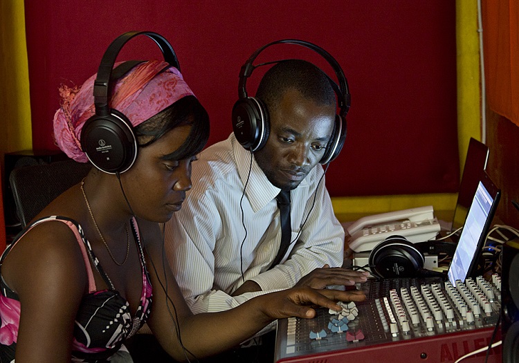 Interactive Radio Drama Online Training from Theatre for a Change ...